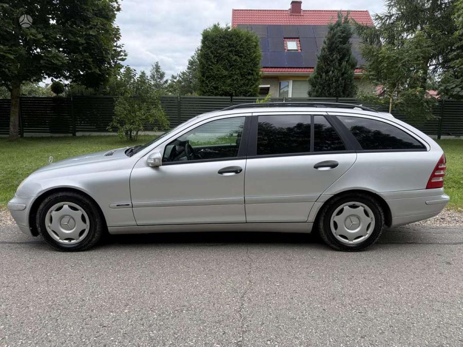 Grey Mercedes-Benz C 200 2003 in Vilnius, with an engine capacity of 2.15 L and mileage of 339 thousand km for 1650 €, photo 4 on AUTOMOTO.COM.LV