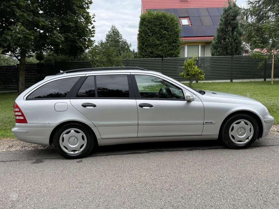 Grey Mercedes-Benz C 200 2003 in Vilnius, with an engine capacity of 2.15 L and mileage of 339 thousand km for 1650 €, photo 5 on AUTOMOTO.COM.LV