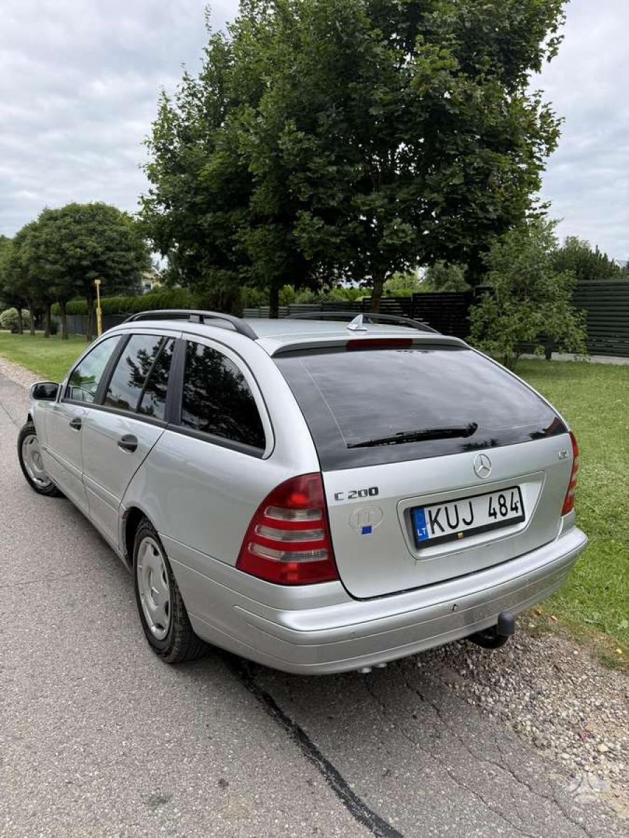 Grey Mercedes-Benz C 200 2003 in Vilnius, with an engine capacity of 2.15 L and mileage of 339 thousand km for 1650 €, photo 6 on AUTOMOTO.COM.LV