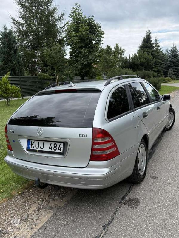 Grey Mercedes-Benz C 200 2003 in Vilnius, with an engine capacity of 2.15 L and mileage of 339 thousand km for 1650 €, photo 6 on AUTOMOTO.COM.LV