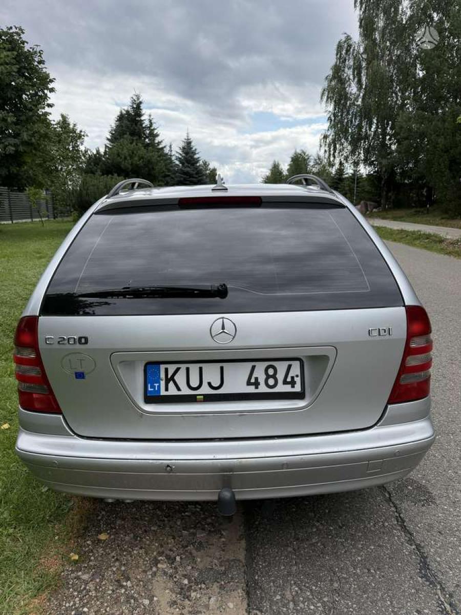 Grey Mercedes-Benz C 200 2003 in Vilnius, with an engine capacity of 2.15 L and mileage of 339 thousand km for 1650 €, photo 9 on AUTOMOTO.COM.LV