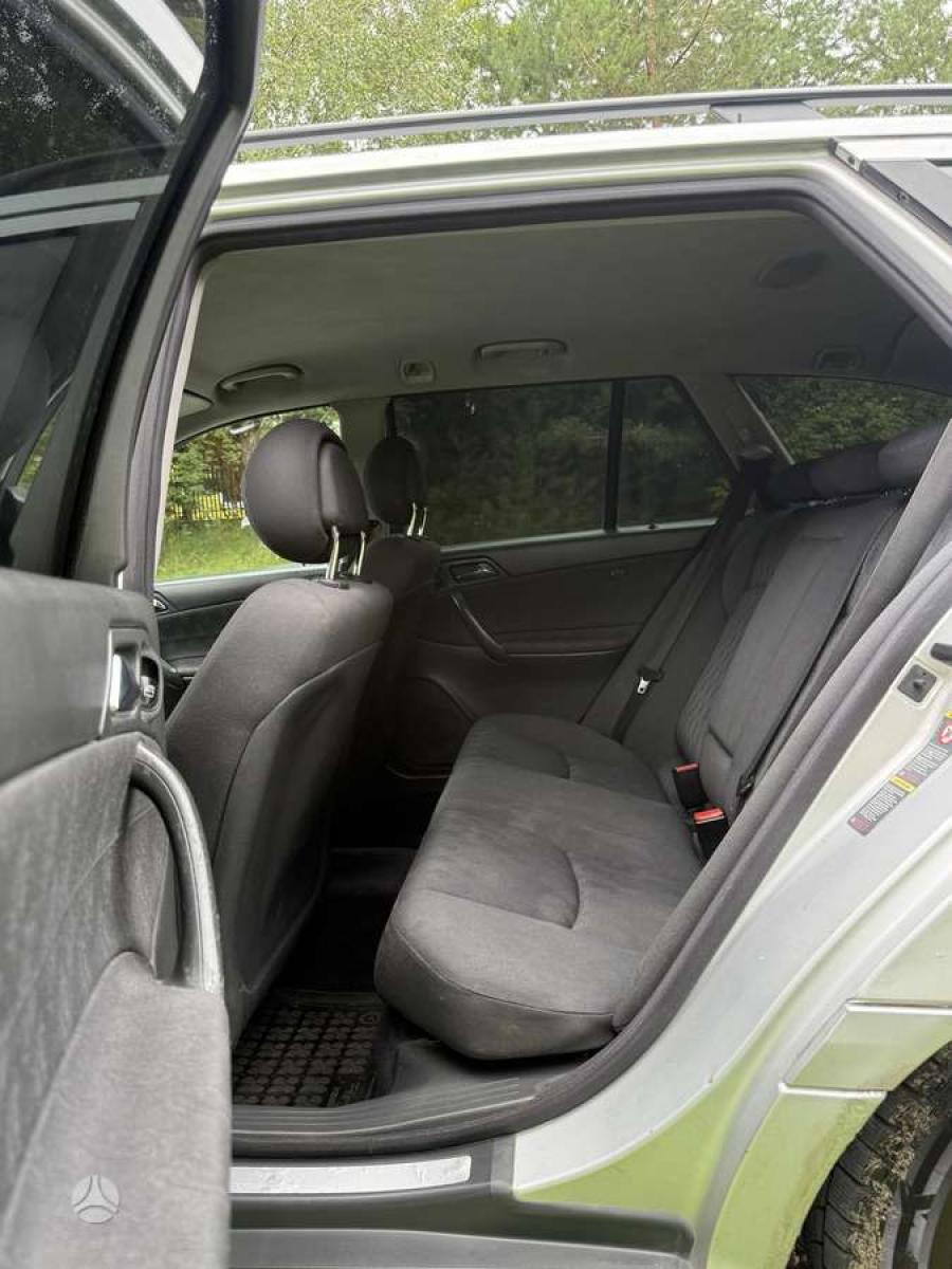 Grey Mercedes-Benz C 200 2003 in Vilnius, with an engine capacity of 2.15 L and mileage of 339 thousand km for 1650 €, photo 12 on AUTOMOTO.COM.LV