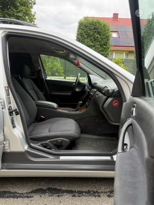 Grey Mercedes-Benz C 200 2003 in Vilnius, with an engine capacity of 2.15 L and mileage of 339 thousand km for 1650 €, photo 13 on AUTOMOTO.COM.LV