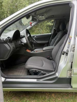 Grey Mercedes-Benz C 200 2003 in Vilnius, with an engine capacity of 2.15 L and mileage of 339 thousand km for 1650 €, photo 14 on AUTOMOTO.COM.LV