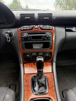 Grey Mercedes-Benz C 200 2003 in Vilnius, with an engine capacity of 2.15 L and mileage of 339 thousand km for 1650 €, photo 16 on AUTOMOTO.COM.LV