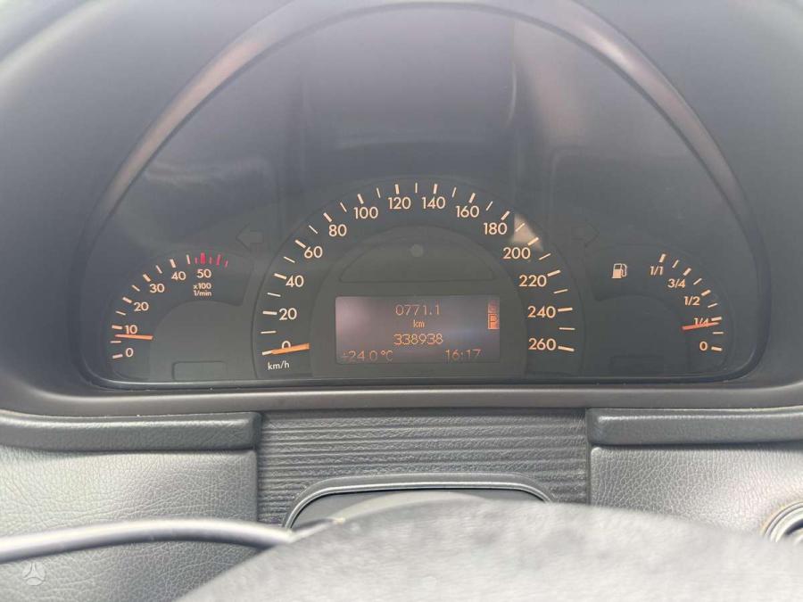 Grey Mercedes-Benz C 200 2003 in Vilnius, with an engine capacity of 2.15 L and mileage of 339 thousand km for 1650 €, photo 17 on AUTOMOTO.COM.LV