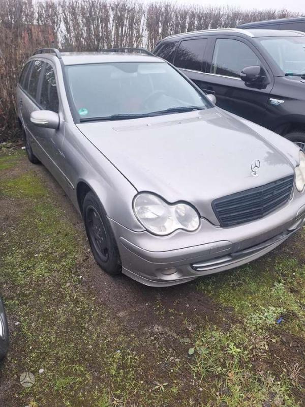 Pelēks Mercedes-Benz C 200 2004 Jurbarkas, ar dzinēja tilpumu 2.15 L un nobraukumu 300 tūkst. km par 2150 €, foto 3 vietnē AUTOMOTO.COM.LV