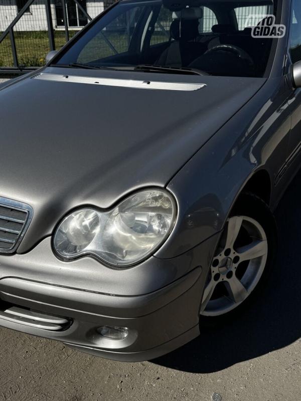 Pelēks Mercedes-Benz C 200 2005 Klaipėda, ar dzinēja tilpumu 2.20 L un nobraukumu 324 tūkst. km par 2150 €, foto 2 vietnē AUTOMOTO.COM.LV