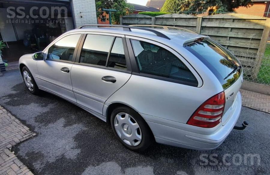 Grey Mercedes-Benz C 200 2006 in Gulbene, with an engine capacity of 2.10 L and mileage of 252 thousand km for 3000 €, photo 4 on AUTOMOTO.COM.LV