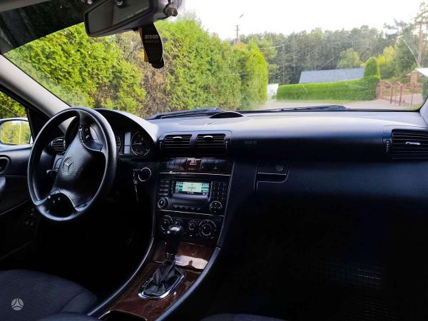 Pelēks Mercedes-Benz C 200 2006 Anykščiai, ar dzinēja tilpumu 2.20 L un nobraukumu 350 tūkst. km par 1850 €, foto 6 vietnē AUTOMOTO.COM.LV