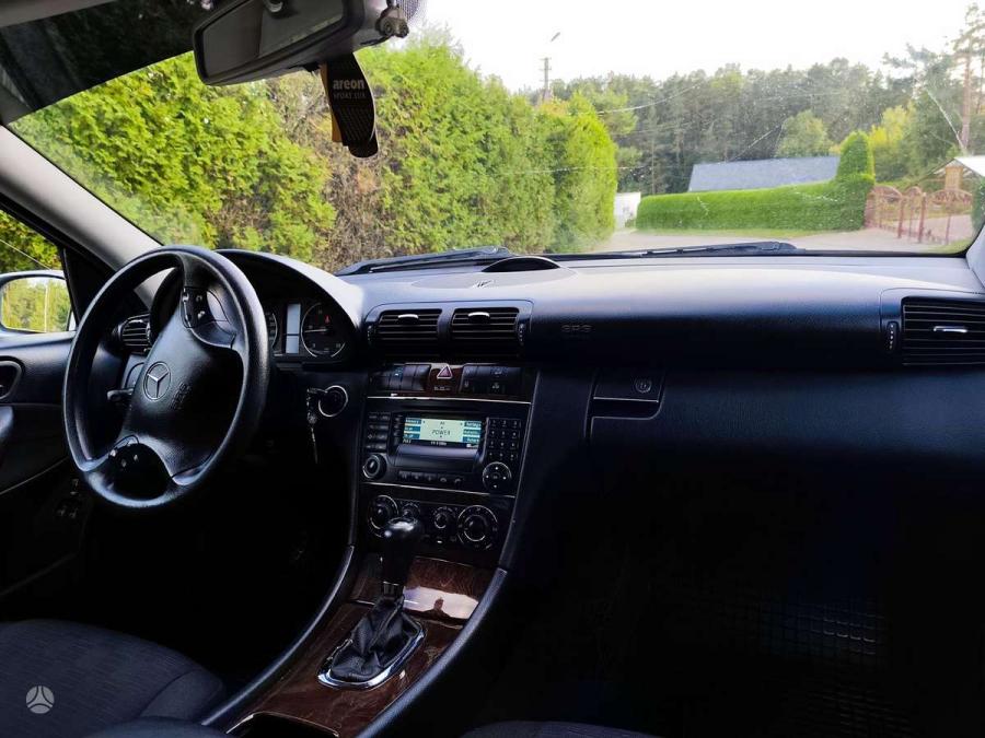 Grey Mercedes-Benz C 200 2006 in Anyksciai, with an engine capacity of 2.20 L and mileage of 350 thousand km for 1850 €, photo 6 on AUTOMOTO.COM.LV