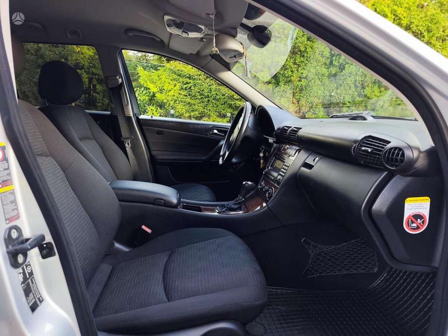 Grey Mercedes-Benz C 200 2006 in Anyksciai, with an engine capacity of 2.20 L and mileage of 350 thousand km for 1850 €, photo 7 on AUTOMOTO.COM.LV