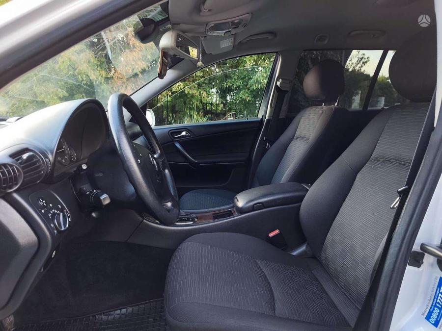 Grey Mercedes-Benz C 200 2006 in Anyksciai, with an engine capacity of 2.20 L and mileage of 350 thousand km for 1850 €, photo 8 on AUTOMOTO.COM.LV