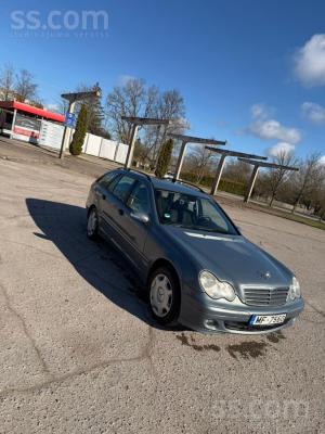 Grey Mercedes-Benz C 200 2007 in Liepaja, with an engine capacity of 2.10 L and mileage of 256 thousand km for 2600 €, photo 3 on AUTOMOTO.COM.LV