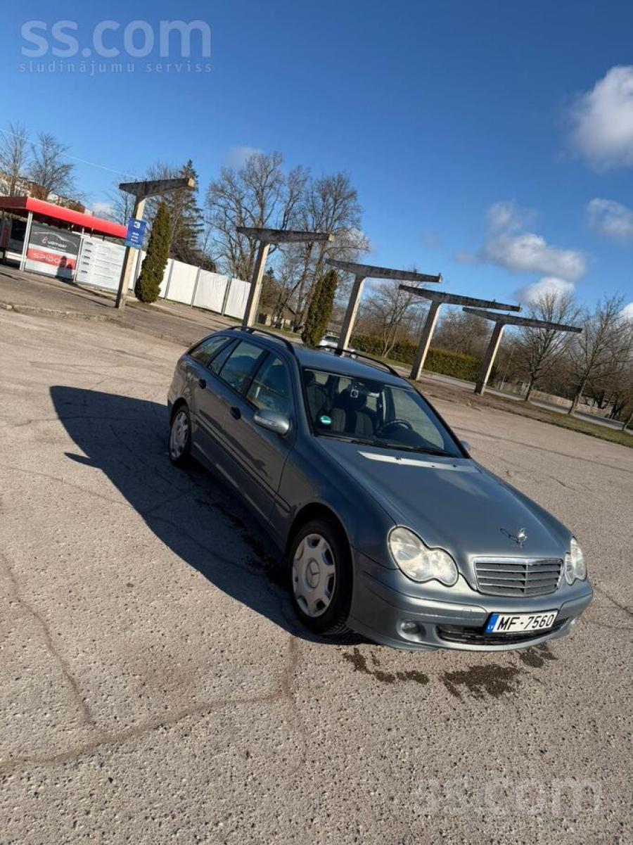 Grey Mercedes-Benz C 200 2007 in Liepaja, with an engine capacity of 2.10 L and mileage of 256 thousand km for 2600 €, photo 3 on AUTOMOTO.COM.LV
