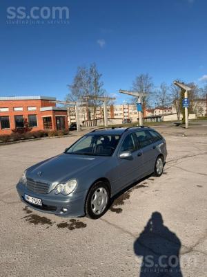 Grey Mercedes-Benz C 200 2007 in Liepaja, with an engine capacity of 2.10 L and mileage of 256 thousand km for 2600 €, photo 4 on AUTOMOTO.COM.LV