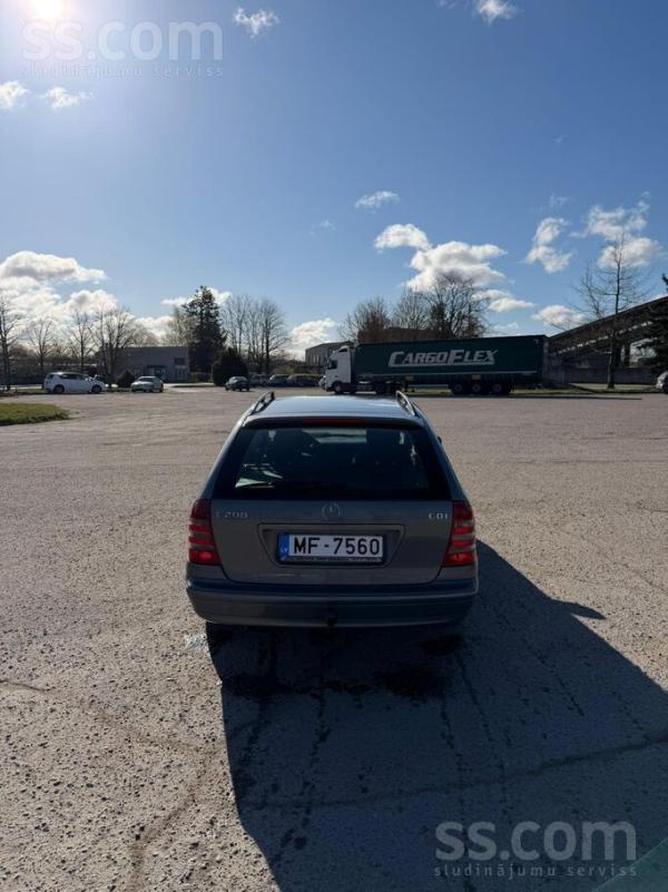 Pelēks Mercedes-Benz C 200 2007 Liepāja, ar dzinēja tilpumu 2.10 L un nobraukumu 256 tūkst. km par 2600 €, foto 4 vietnē AUTOMOTO.COM.LV