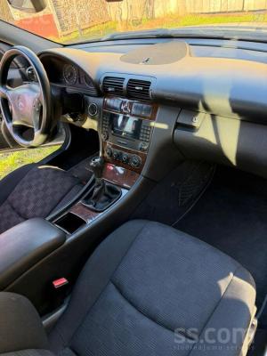 Grey Mercedes-Benz C 200 2007 in Liepaja, with an engine capacity of 2.10 L and mileage of 256 thousand km for 2600 €, photo 6 on AUTOMOTO.COM.LV