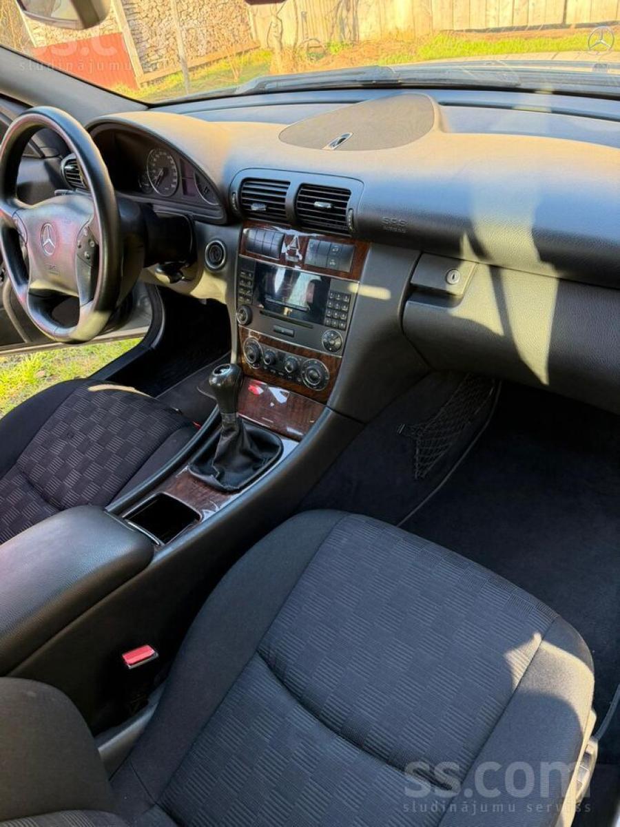 Grey Mercedes-Benz C 200 2007 in Liepaja, with an engine capacity of 2.10 L and mileage of 256 thousand km for 2600 €, photo 6 on AUTOMOTO.COM.LV