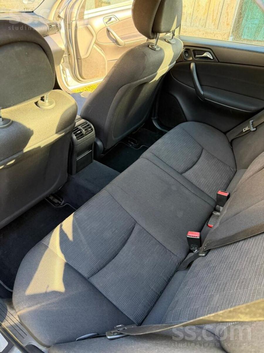 Grey Mercedes-Benz C 200 2007 in Liepaja, with an engine capacity of 2.10 L and mileage of 256 thousand km for 2600 €, photo 8 on AUTOMOTO.COM.LV