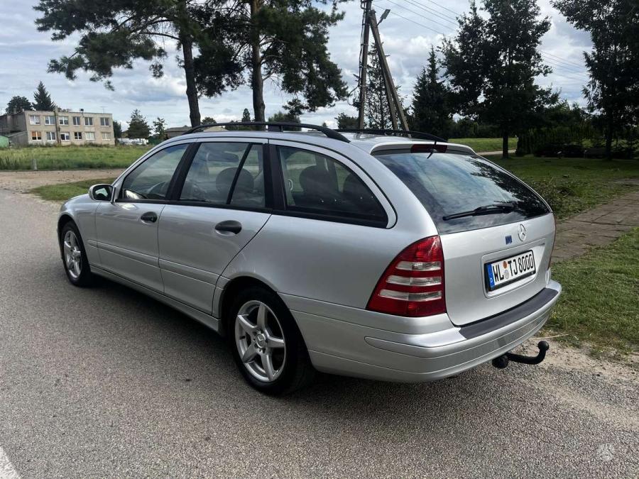 Pelēks Mercedes-Benz C 200 2007 Marijampole, ar dzinēja tilpumu 2.20 L un nobraukumu 270 tūkst. km par 2850 €, foto 4 vietnē AUTOMOTO.COM.LV