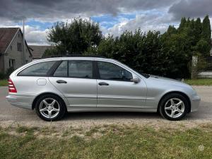 Pelēks Mercedes-Benz C 200 2007 Marijampole, ar dzinēja tilpumu 2.20 L un nobraukumu 270 tūkst. km par 2850 €, foto 7 vietnē AUTOMOTO.COM.LV