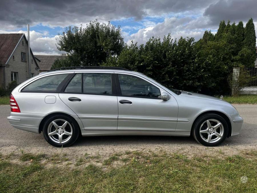 Pelēks Mercedes-Benz C 200 2007 Marijampole, ar dzinēja tilpumu 2.20 L un nobraukumu 270 tūkst. km par 2850 €, foto 7 vietnē AUTOMOTO.COM.LV