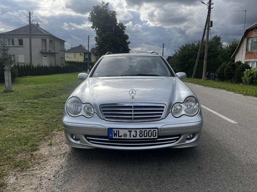 Pelēks Mercedes-Benz C 200 2007 Marijampole, ar dzinēja tilpumu 2.20 L un nobraukumu 270 tūkst. km par 2850 €, foto 9 vietnē AUTOMOTO.COM.LV