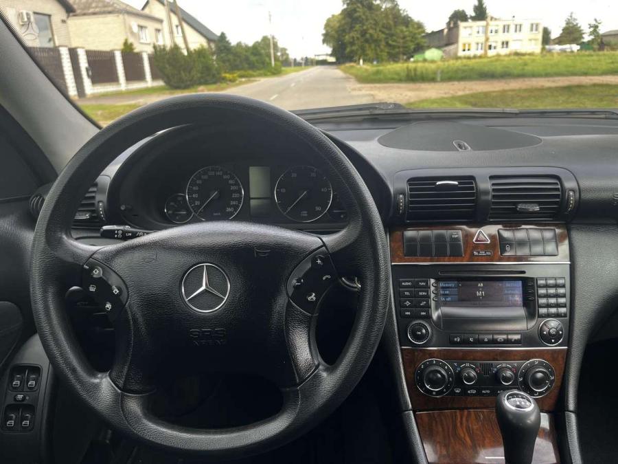 Pelēks Mercedes-Benz C 200 2007 Marijampole, ar dzinēja tilpumu 2.20 L un nobraukumu 270 tūkst. km par 2850 €, foto 12 vietnē AUTOMOTO.COM.LV