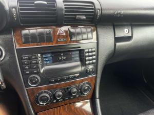 Pelēks Mercedes-Benz C 200 2007 Marijampole, ar dzinēja tilpumu 2.20 L un nobraukumu 270 tūkst. km par 2850 €, foto 13 vietnē AUTOMOTO.COM.LV