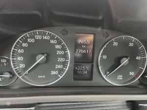 Pelēks Mercedes-Benz C 200 2007 Marijampole, ar dzinēja tilpumu 2.20 L un nobraukumu 270 tūkst. km par 2850 €, foto 19 vietnē AUTOMOTO.COM.LV
