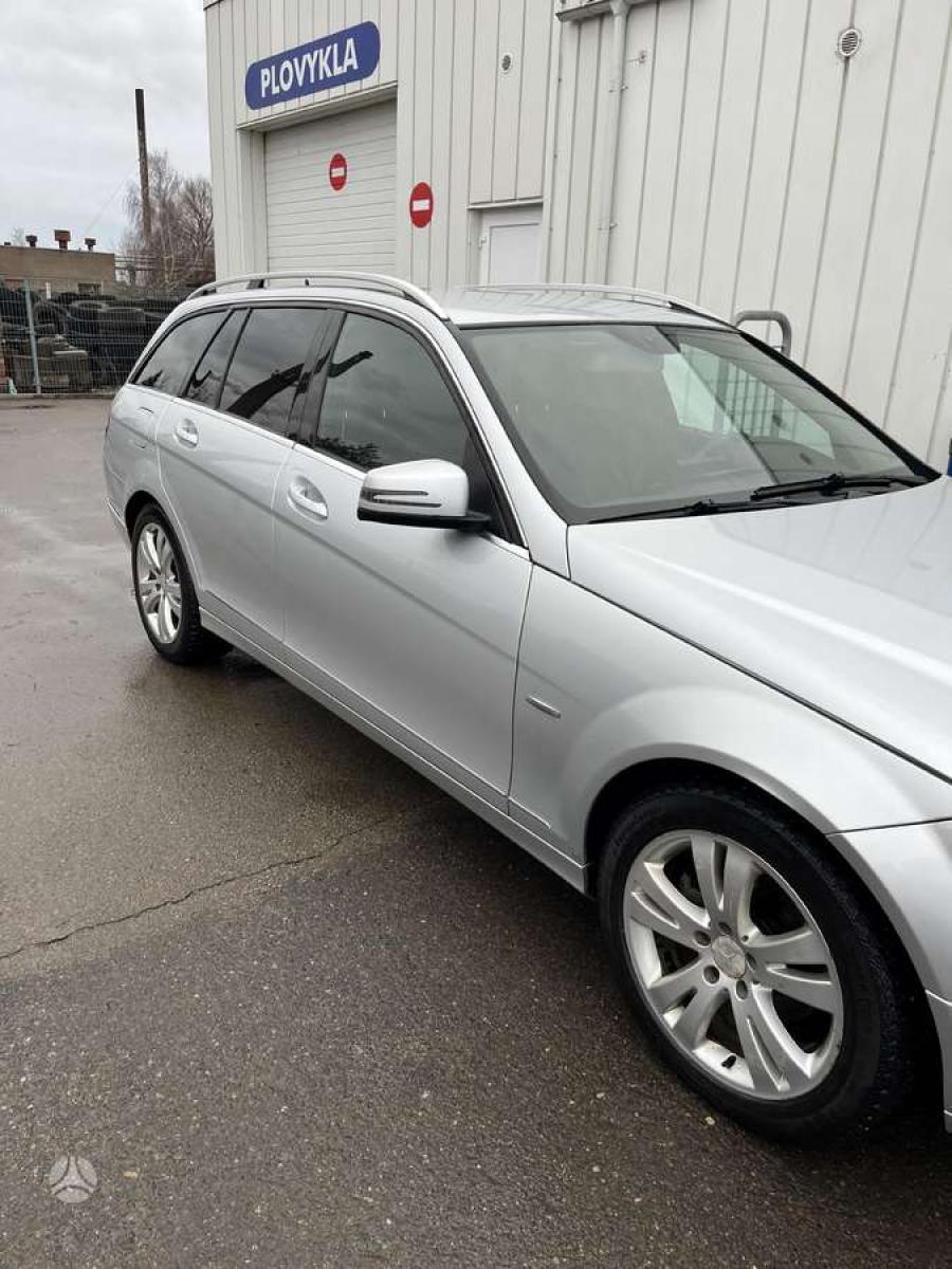 Grey Mercedes-Benz C 200 2008 in Silute, with an engine capacity of 2.15 L and mileage of 303 thousand km for 4350 €, photo 3 on AUTOMOTO.COM.LV