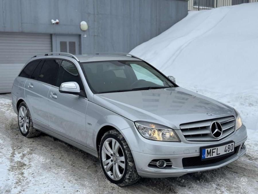 Grey Mercedes-Benz C 200 2008 in Vilnius, with an engine capacity of 2.15 L and mileage of 497 thousand km for 4350 €, photo 1 on AUTOMOTO.COM.LV
