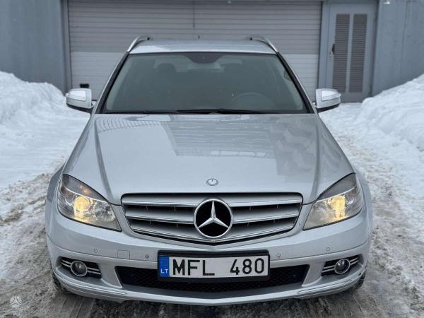 Grey Mercedes-Benz C 200 2008 in Vilnius, with an engine capacity of 2.15 L and mileage of 497 thousand km for 4350 €, photo 2 on AUTOMOTO.COM.LV
