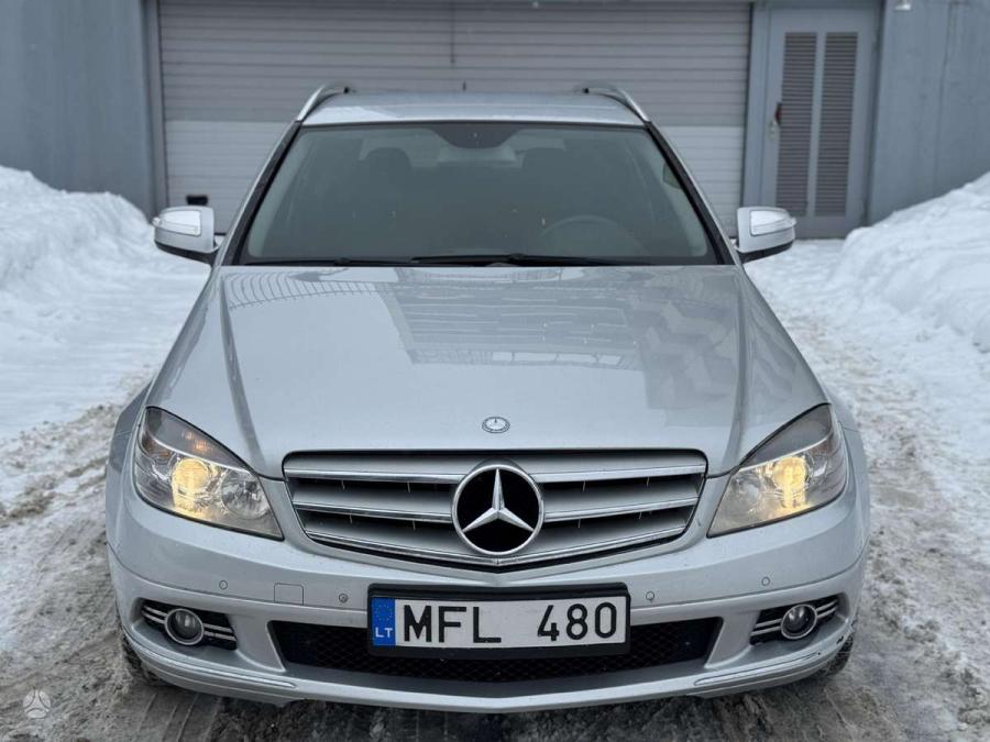 Pelēks Mercedes-Benz C 200 2008 Viļņa, ar dzinēja tilpumu 2.15 L un nobraukumu 497 tūkst. km par 4350 €, foto 2 vietnē AUTOMOTO.COM.LV