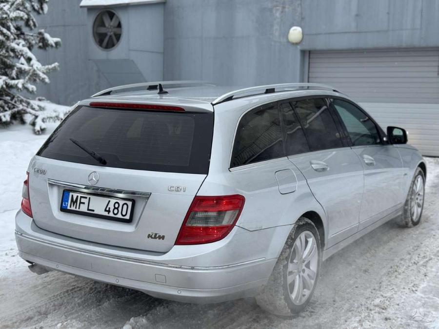 Pelēks Mercedes-Benz C 200 2008 Viļņa, ar dzinēja tilpumu 2.15 L un nobraukumu 497 tūkst. km par 4350 €, foto 4 vietnē AUTOMOTO.COM.LV