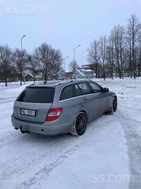Grey Mercedes-Benz C 200 2008 in Jekabpils, with an engine capacity of 2.20 L and mileage of 401 thousand km for 2300 €, photo 4 on AUTOMOTO.COM.LV