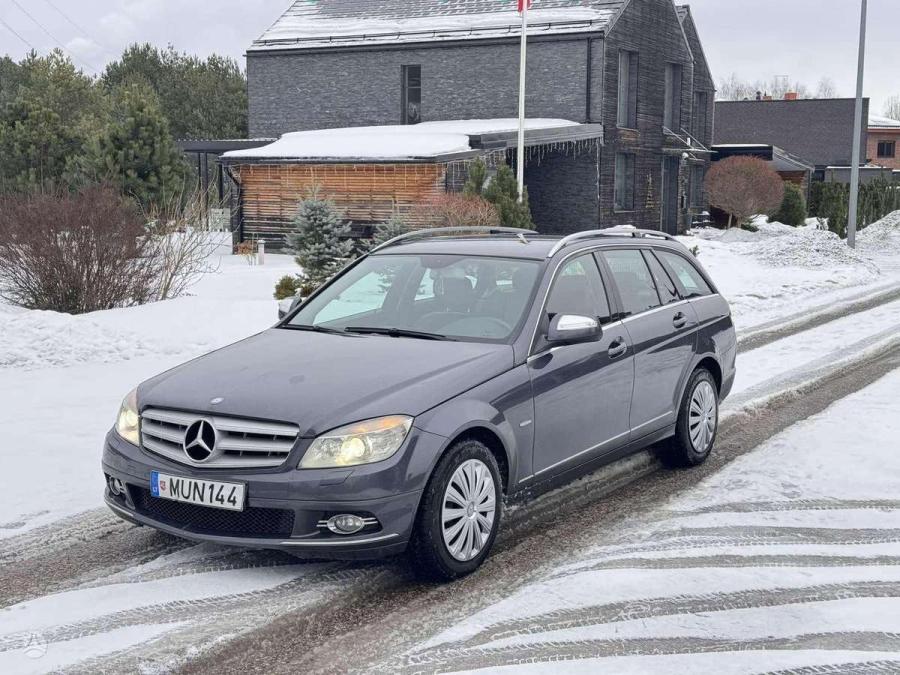 Grey Mercedes-Benz C 200 2008 in Vilnius, with an engine capacity of 2.15 L and mileage of 300 thousand km for 2900 €, photo 1 on AUTOMOTO.COM.LV