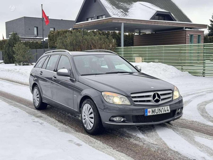 Grey Mercedes-Benz C 200 2008 in Vilnius, with an engine capacity of 2.15 L and mileage of 300 thousand km for 2900 €, photo 2 on AUTOMOTO.COM.LV