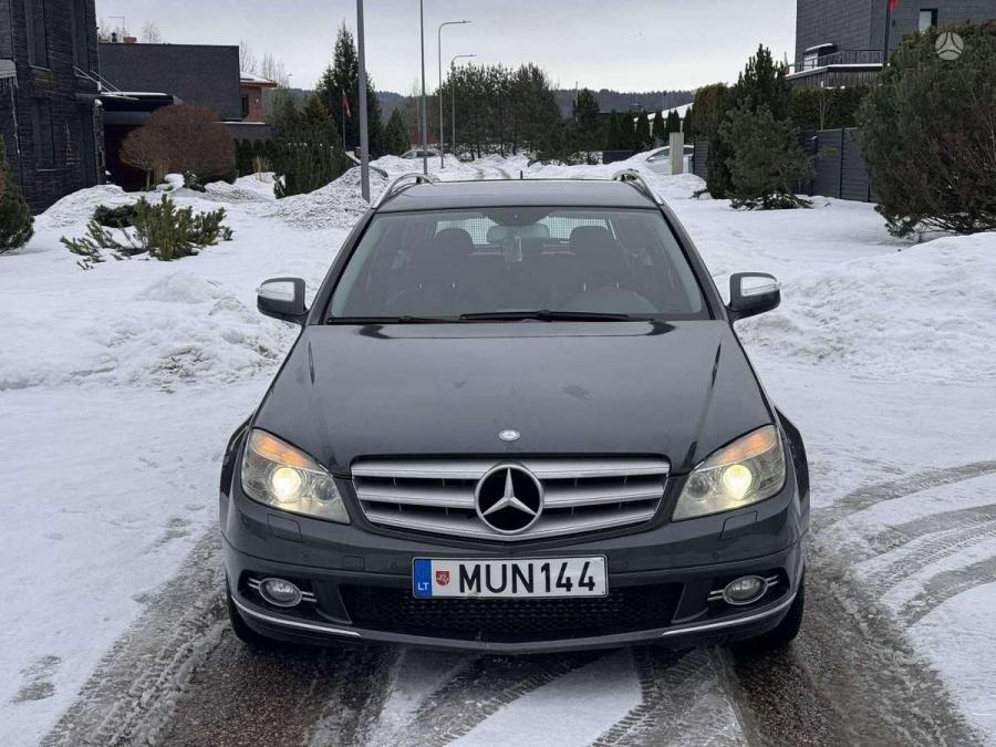 Grey Mercedes-Benz C 200 2008 in Vilnius, with an engine capacity of 2.15 L and mileage of 300 thousand km for 2900 €, photo 3 on AUTOMOTO.COM.LV