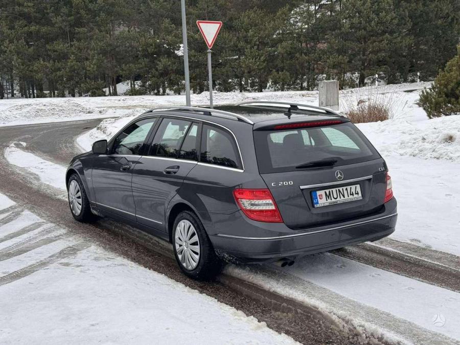 Grey Mercedes-Benz C 200 2008 in Vilnius, with an engine capacity of 2.15 L and mileage of 300 thousand km for 2900 €, photo 5 on AUTOMOTO.COM.LV
