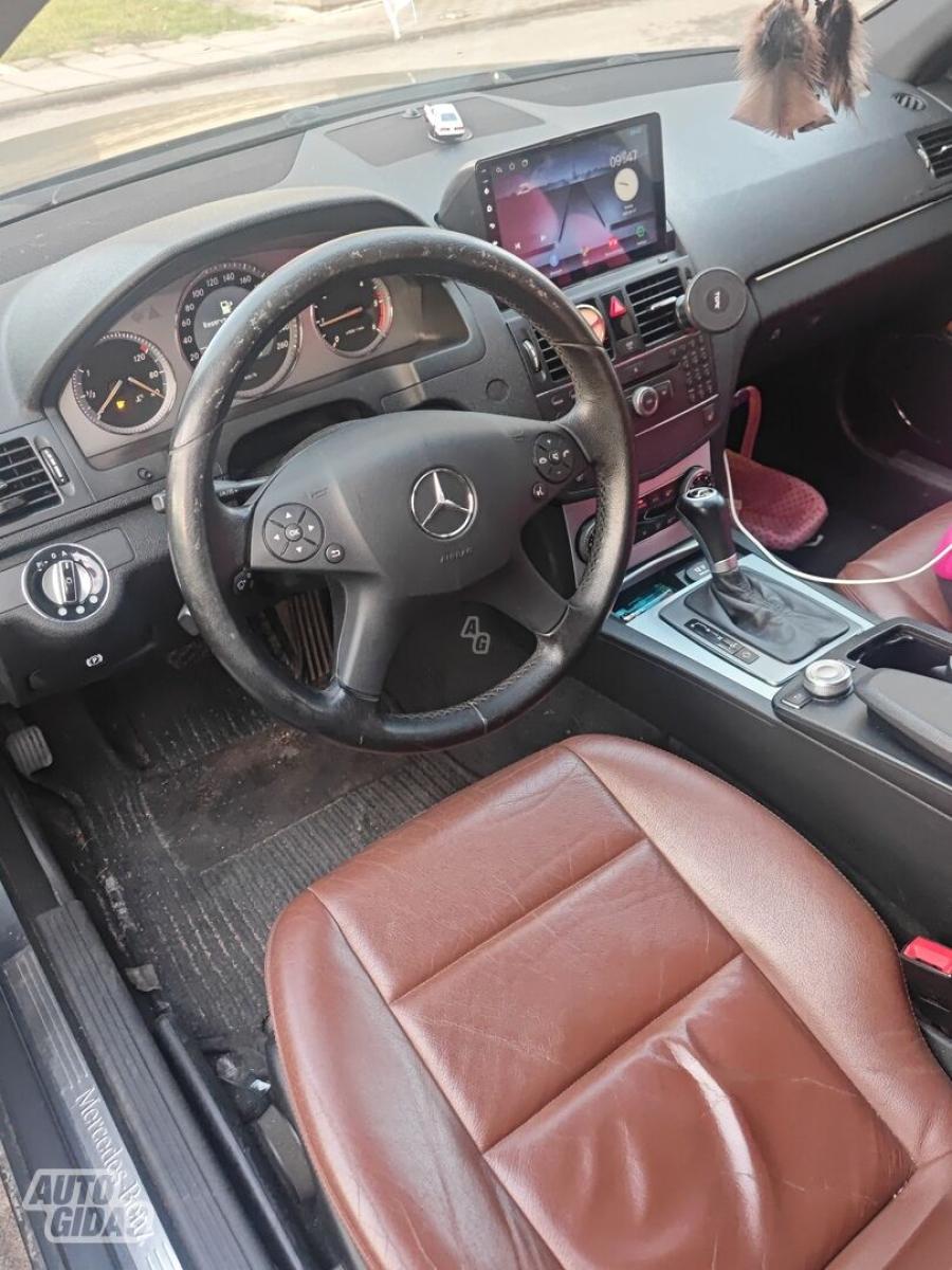 Grey Mercedes-Benz C 200 2008 in Kaunas, with an engine capacity of 2.00 L and mileage of 370 thousand km for 3300 €, photo 10 on AUTOMOTO.COM.LV