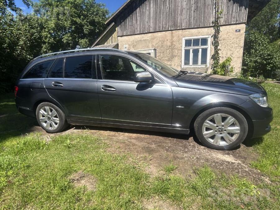 Pelēks Mercedes-Benz C 200 2008 Rīga, ar dzinēja tilpumu 1.80 L un nobraukumu 299 tūkst. km par 3690 €, foto 3 vietnē AUTOMOTO.COM.LV