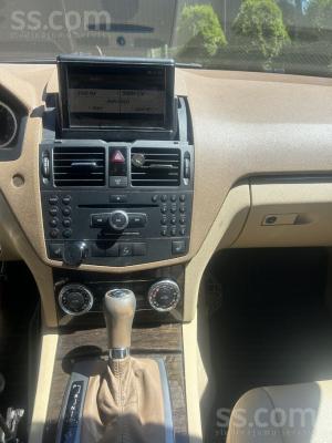 Pelēks Mercedes-Benz C 200 2008 Rīga, ar dzinēja tilpumu 1.80 L un nobraukumu 299 tūkst. km par 3690 €, foto 6 vietnē AUTOMOTO.COM.LV