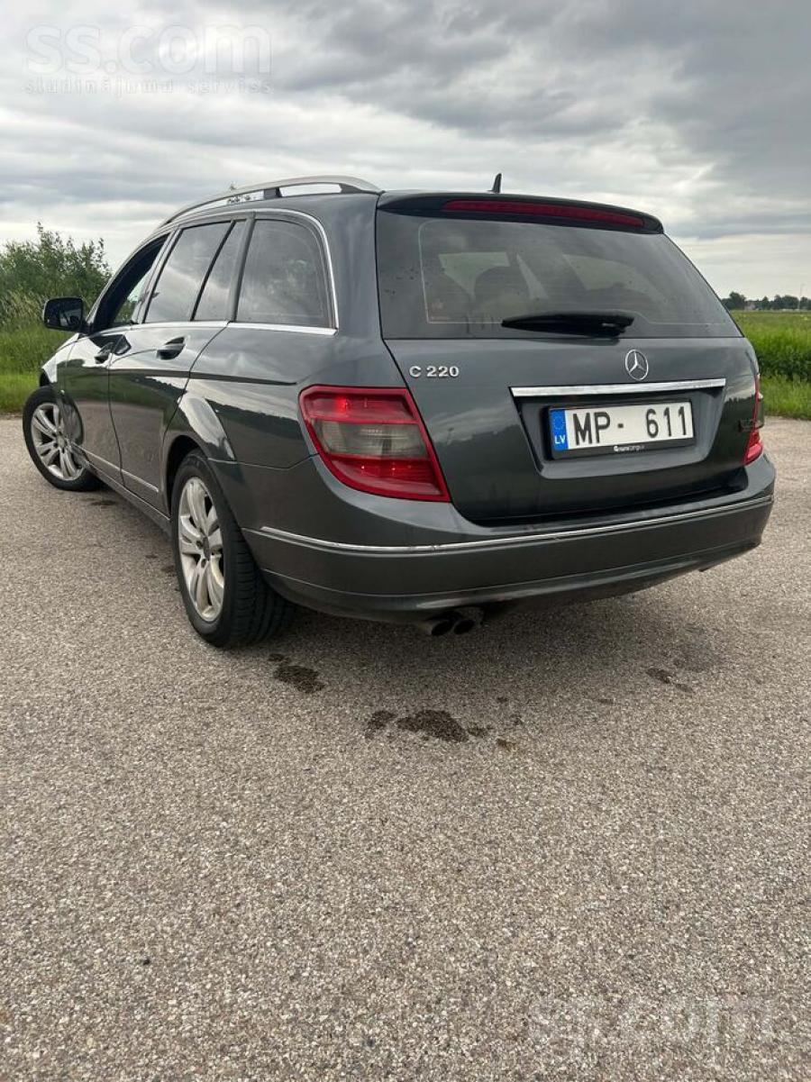 Grey Mercedes-Benz C 200 2008 in Riga, with an engine capacity of 2.20 L and mileage of 371 thousand km for 3650 €, photo 3 on AUTOMOTO.COM.LV