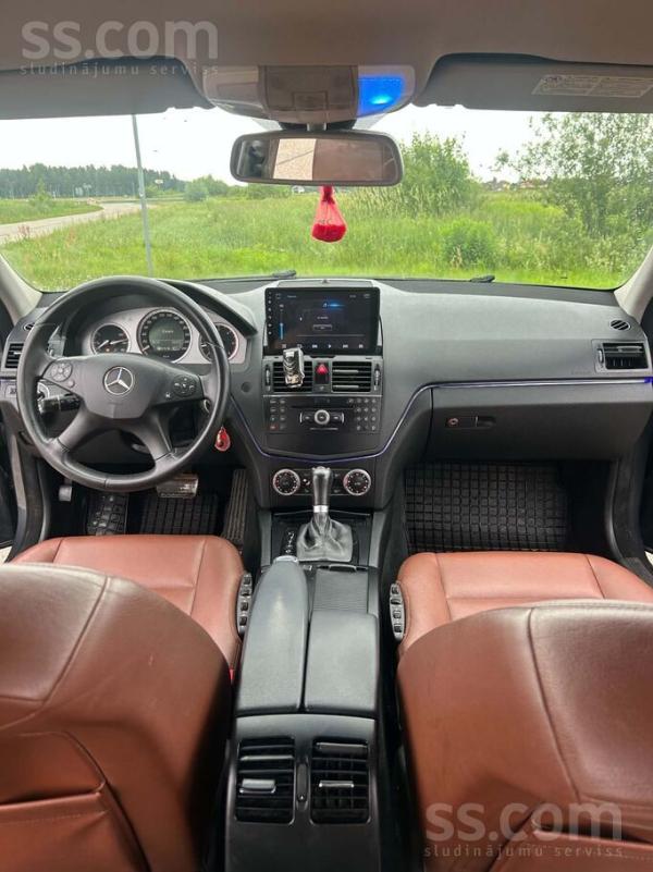 Pelēks Mercedes-Benz C 200 2008 Rīga, ar dzinēja tilpumu 2.20 L un nobraukumu 371 tūkst. km par 3650 €, foto 3 vietnē AUTOMOTO.COM.LV