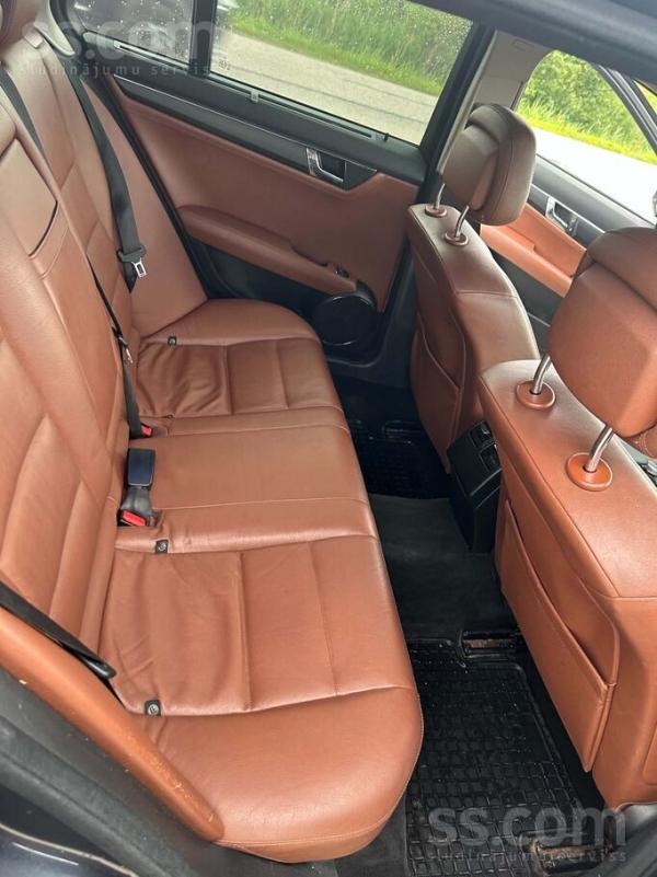 Pelēks Mercedes-Benz C 200 2008 Rīga, ar dzinēja tilpumu 2.20 L un nobraukumu 371 tūkst. km par 3650 €, foto 4 vietnē AUTOMOTO.COM.LV