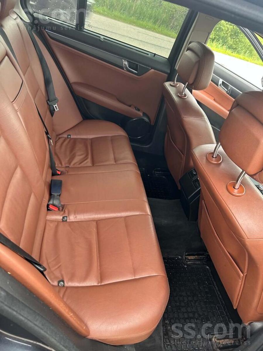 Grey Mercedes-Benz C 200 2008 in Riga, with an engine capacity of 2.20 L and mileage of 371 thousand km for 3650 €, photo 5 on AUTOMOTO.COM.LV