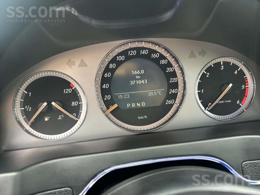 Grey Mercedes-Benz C 200 2008 in Riga, with an engine capacity of 2.20 L and mileage of 371 thousand km for 3650 €, photo 6 on AUTOMOTO.COM.LV
