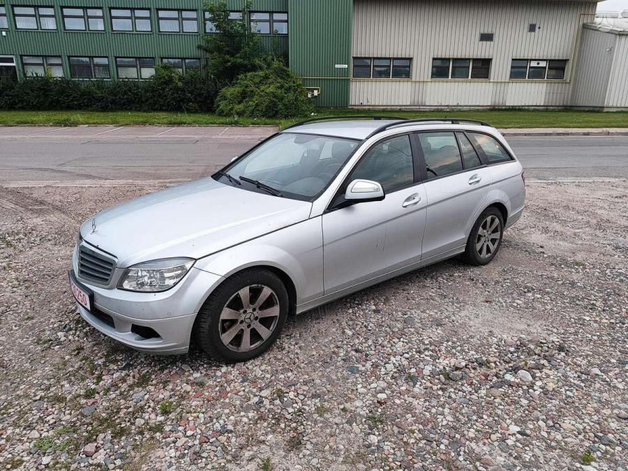Pelēks Mercedes-Benz C 200 2008 Viļņa, ar dzinēja tilpumu 2.15 L un nobraukumu 436 tūkst. km par 1400 €, foto 1 vietnē AUTOMOTO.COM.LV